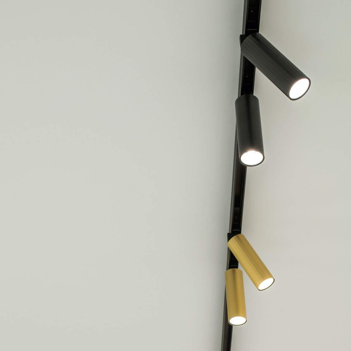 SHIFTLINE - Delta Light