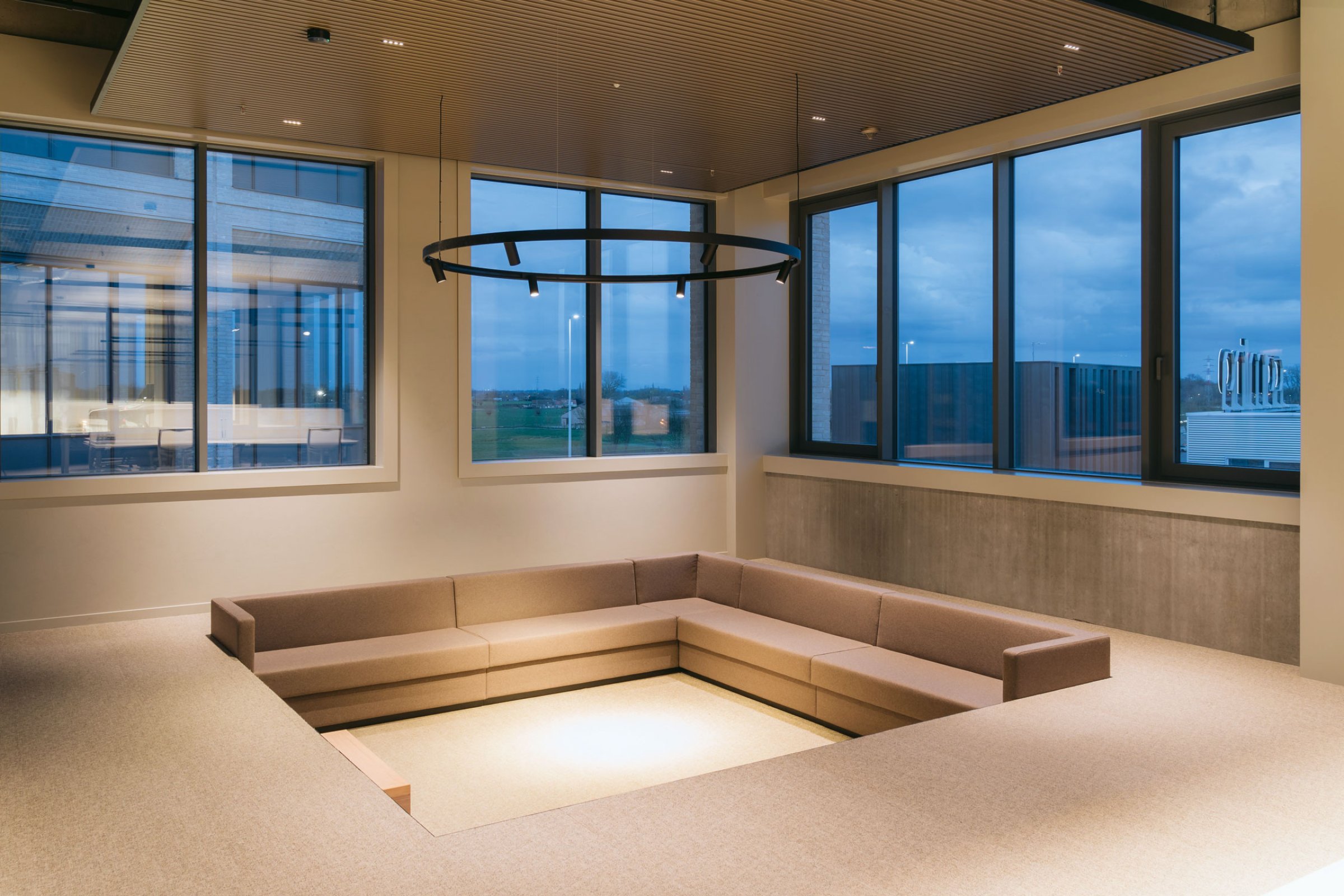 In The Yard (BE) - DELTALIGHT