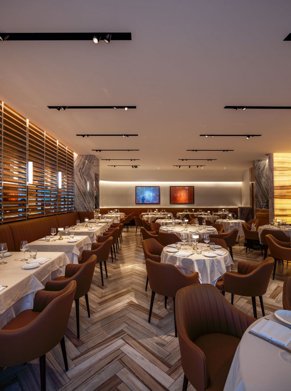 Alta Marea Restaurant - Delta Light