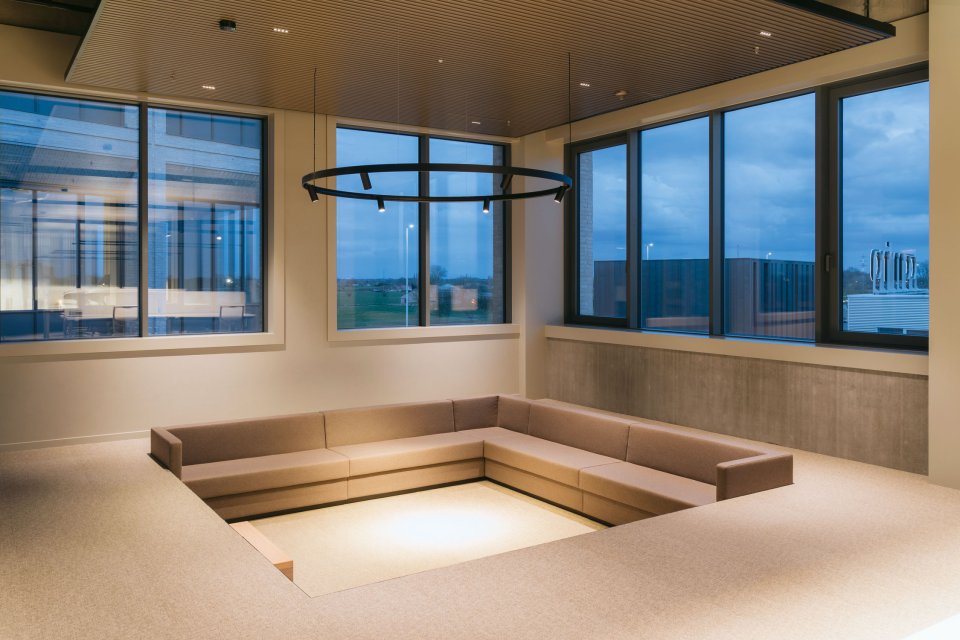 DOT.COM TRIMLESS - DELTALIGHT